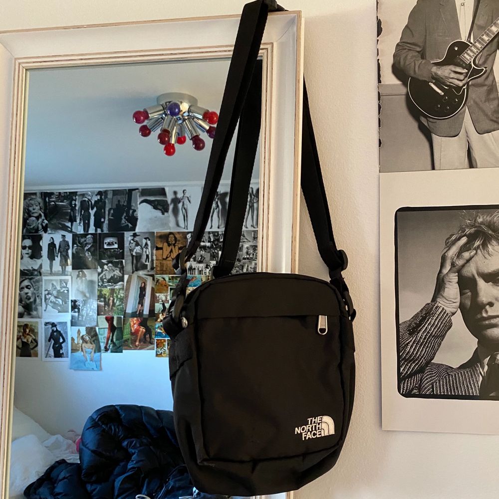 The North Face axelremsväska | Plick Second Hand