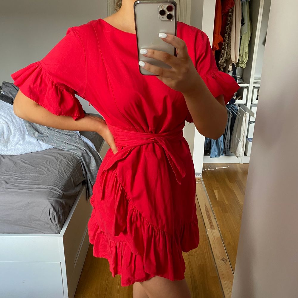 Röd klänning - Nelly | Plick Second Hand