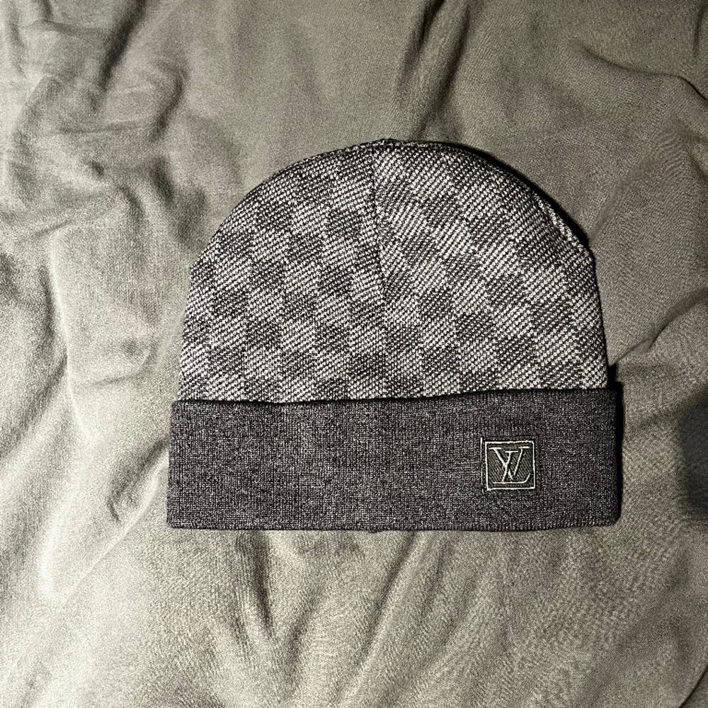 Grå Lv mössa rep - Louis Vuitton | Plick Second Hand