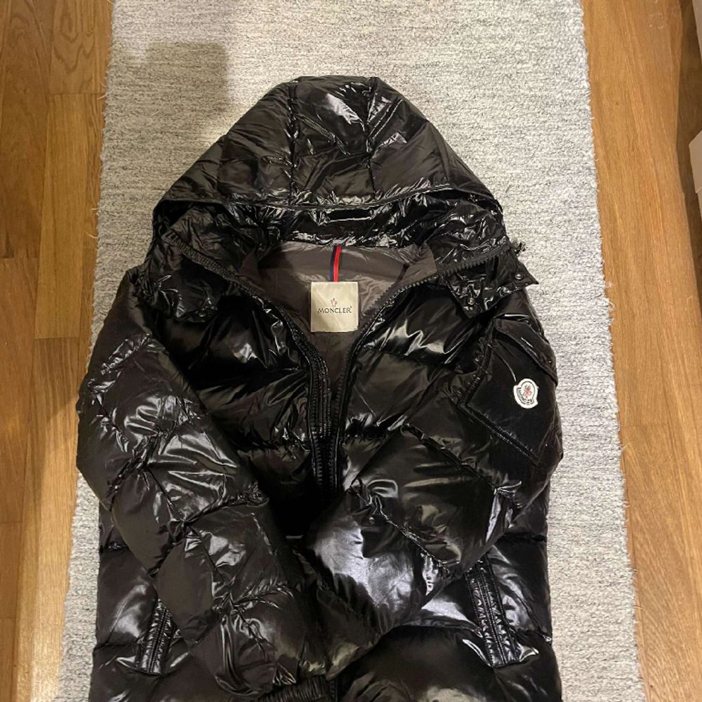 Svart Moncler jacka - Moncler | Plick Second Hand