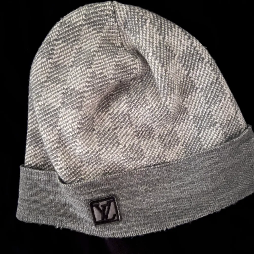 Grå Lv Mössa | Louis Vuitton | Accessoarer