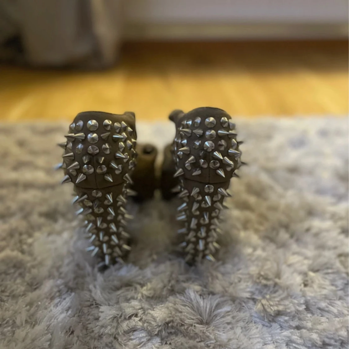 Bruna Jeffrey Campbell Klackar Med Nitar