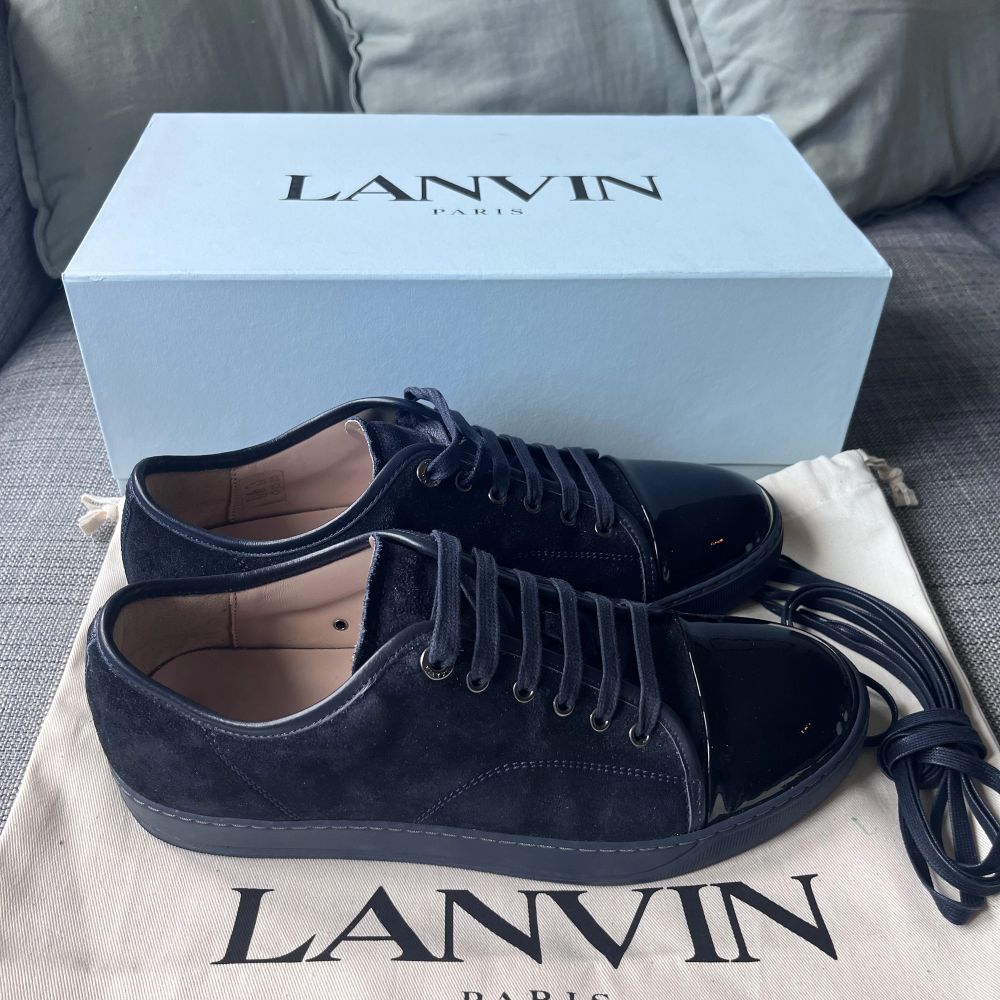 Svart Svarta lanvins i storlek 42/43 | Plick Second Hand