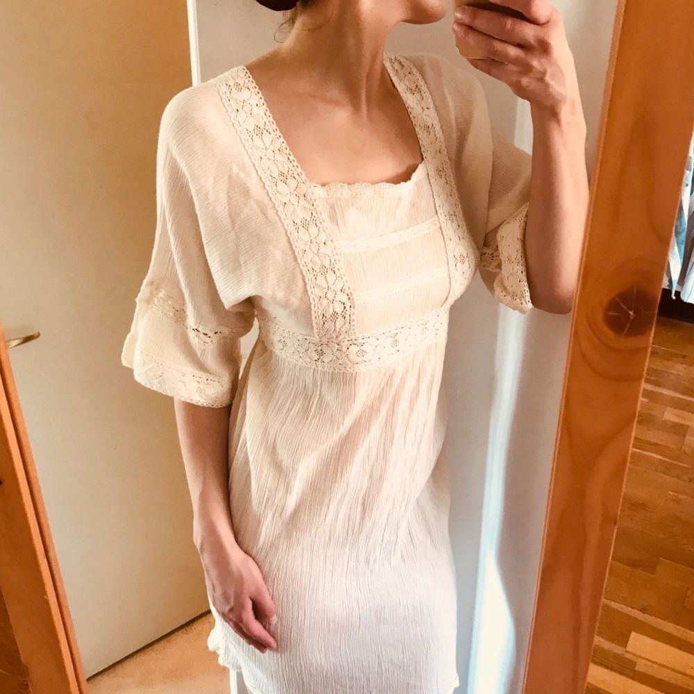 Klänning från RoseBud. Köparen | Plick Second Hand