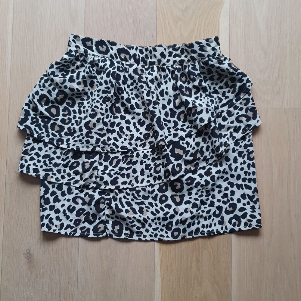 Kjol med volang - H&M | Plick Second Hand