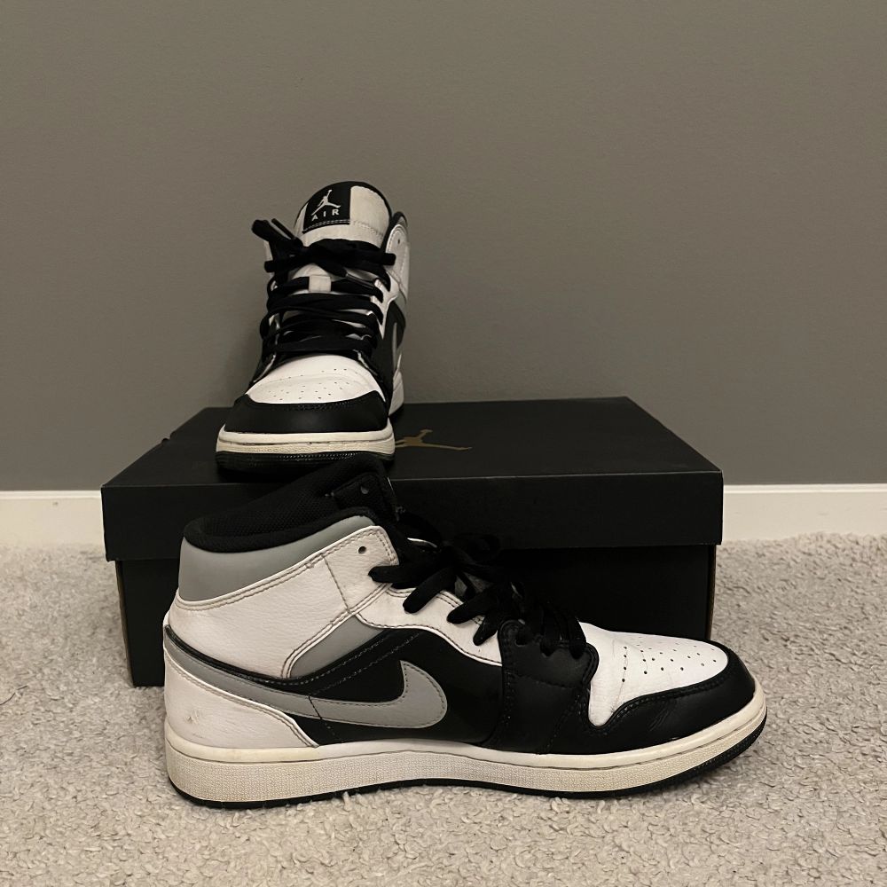 Grå Air Jordan 1 mids shadow grey | Plick Second Hand