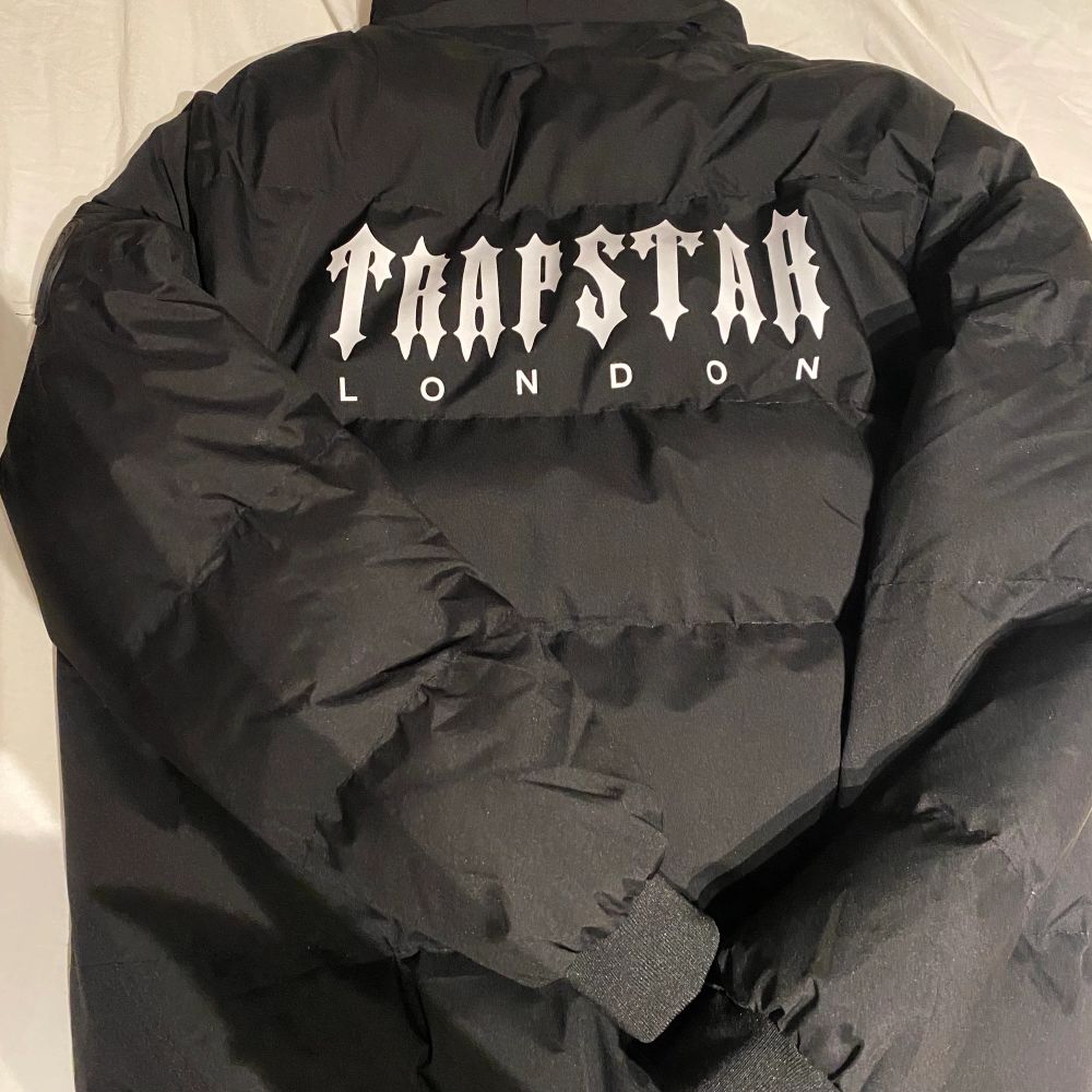 Svart Svart Trapstar Jacka | Plick Second Hand