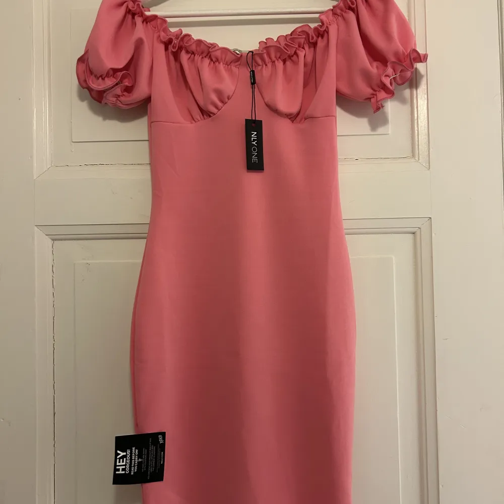 Rosa Festklänning | Nelly | Klänningar