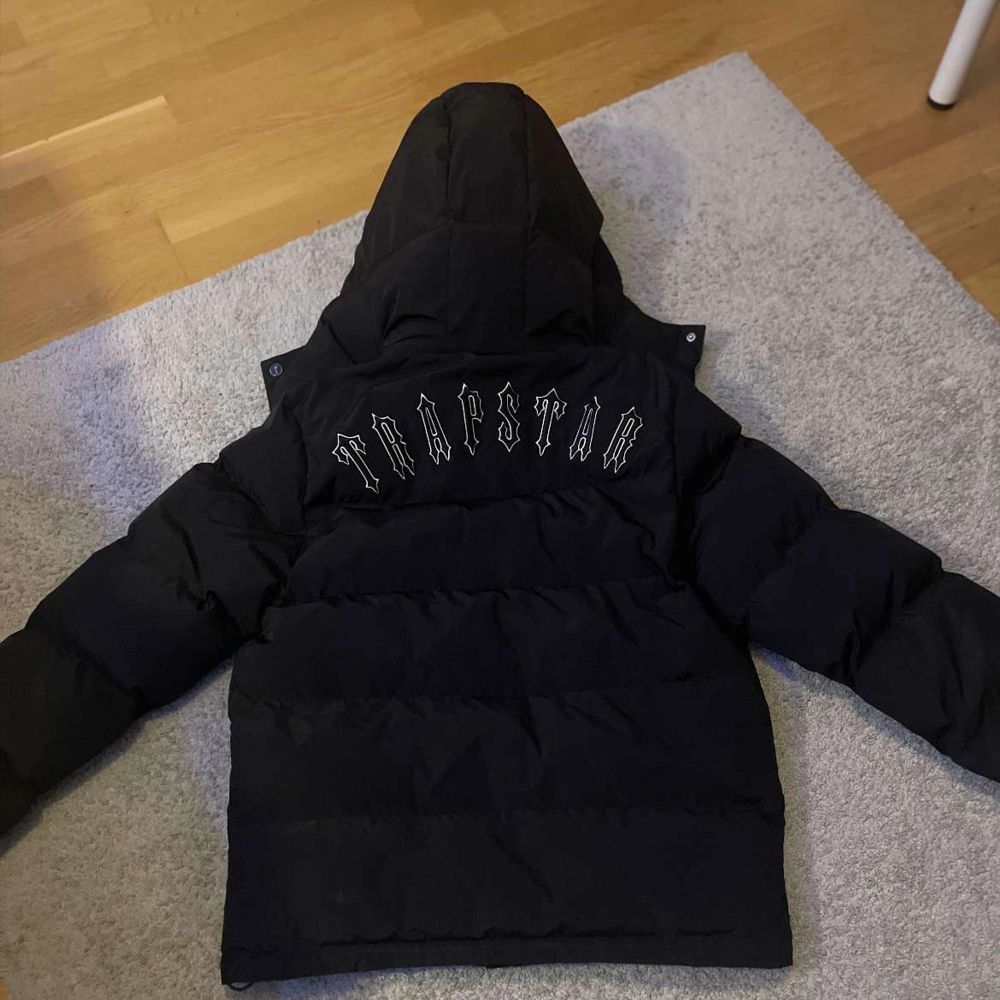 Svart Trapstar jacka - Trapstar | Plick Second Hand