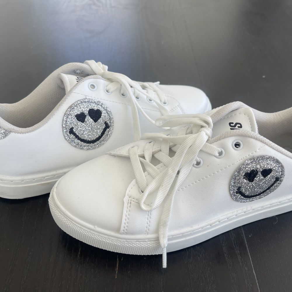 Vit Smiley sneakers - Smiley world | Plick Second Hand