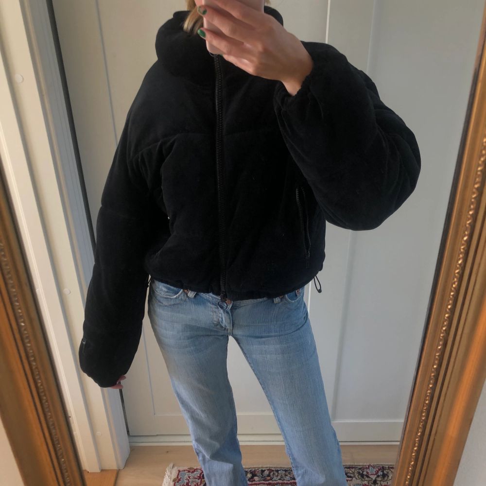 Svart Svart höst/vinterjacka | Plick Second Hand