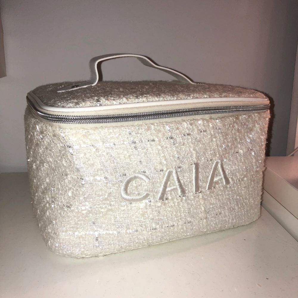 Vit Caia necessär HELT NY | Plick Second Hand