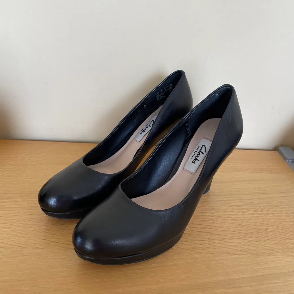 Svarta Skor Från Clarks | Skor