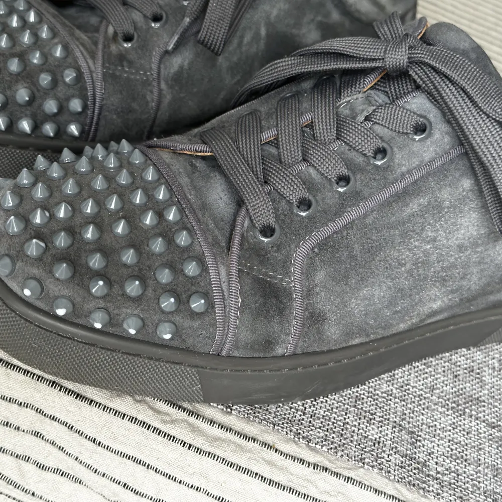 Gråa Christian Louboutin Skor | Skor