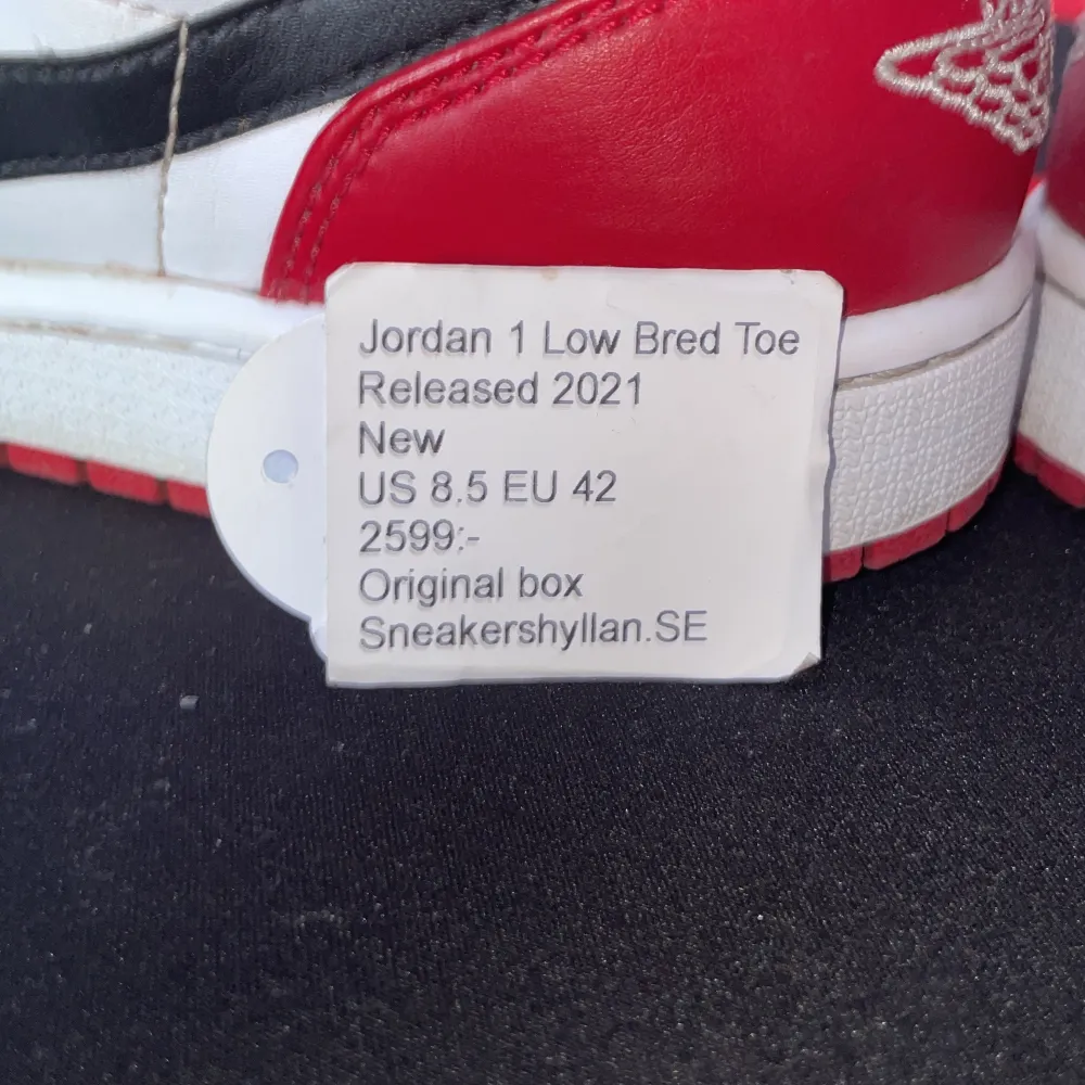 Röda Säljer Mina Jordans I Bra Skick