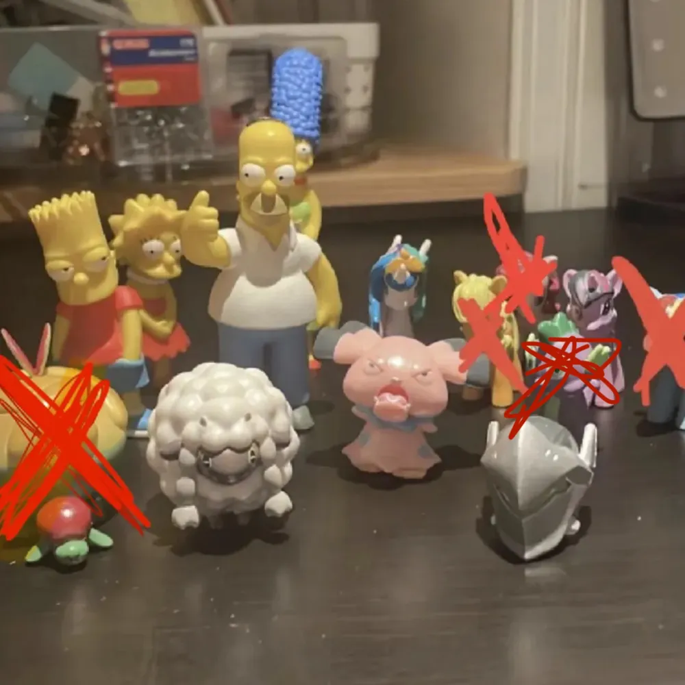 Flerfärgad Samlar Figurer Mlp Simpson Och Pokemon