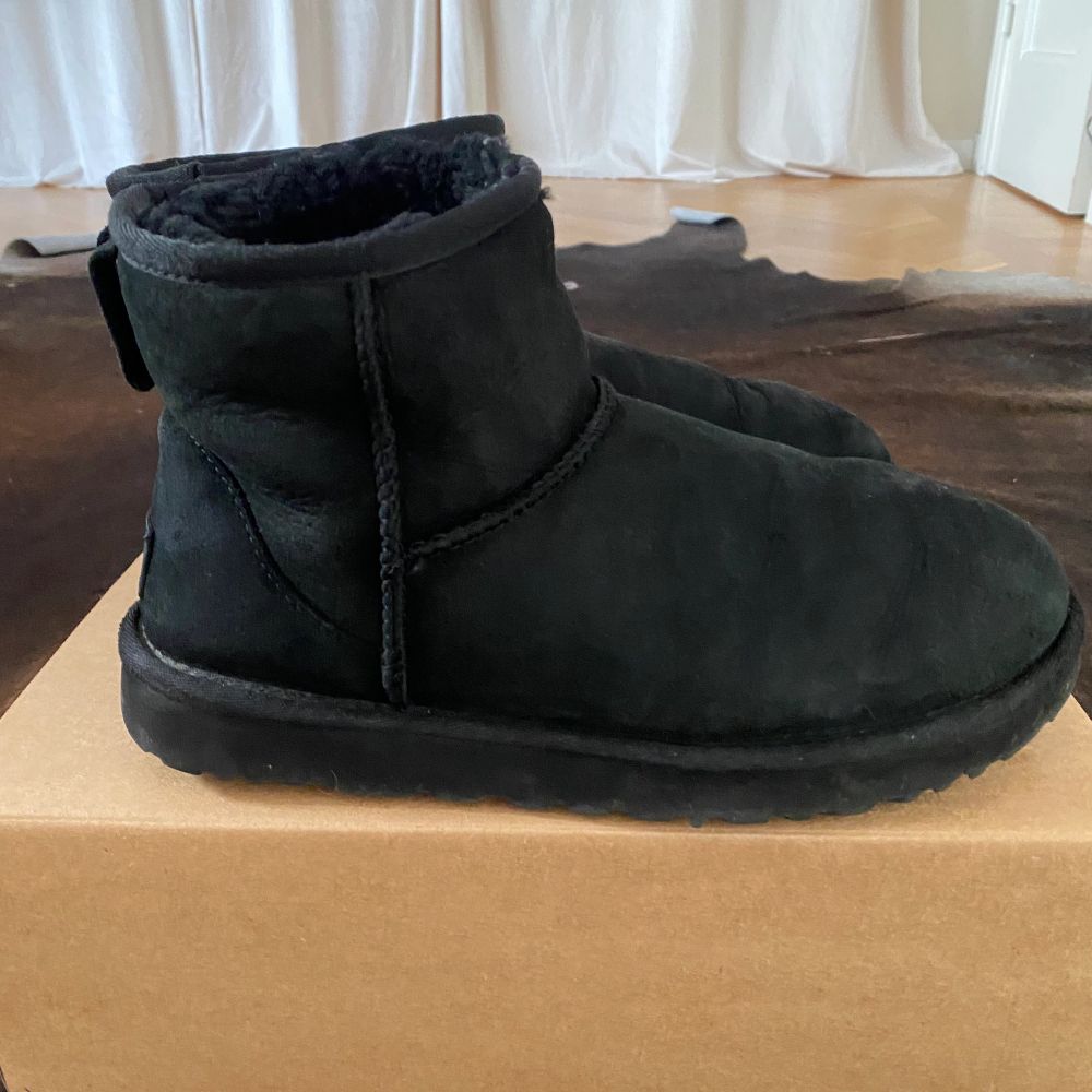 Svart Uggs - UGG | Plick Second Hand