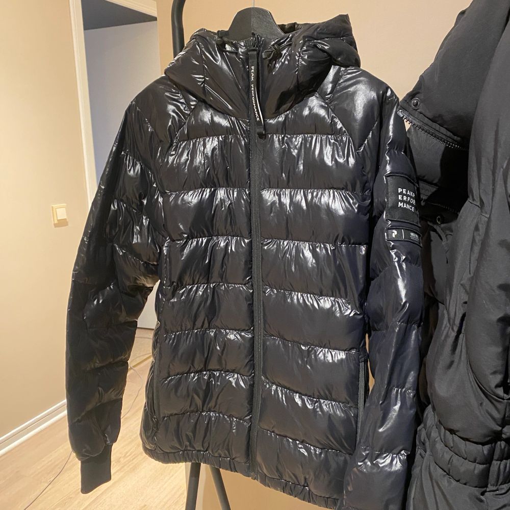 Svart Peak jacka - Peak Performance | Plick Second Hand