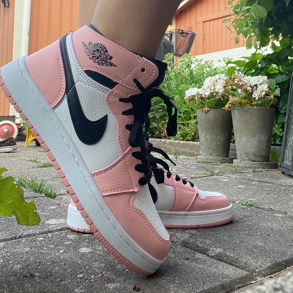 Rosa Nike Air Jordans Mid | Plick Second Hand