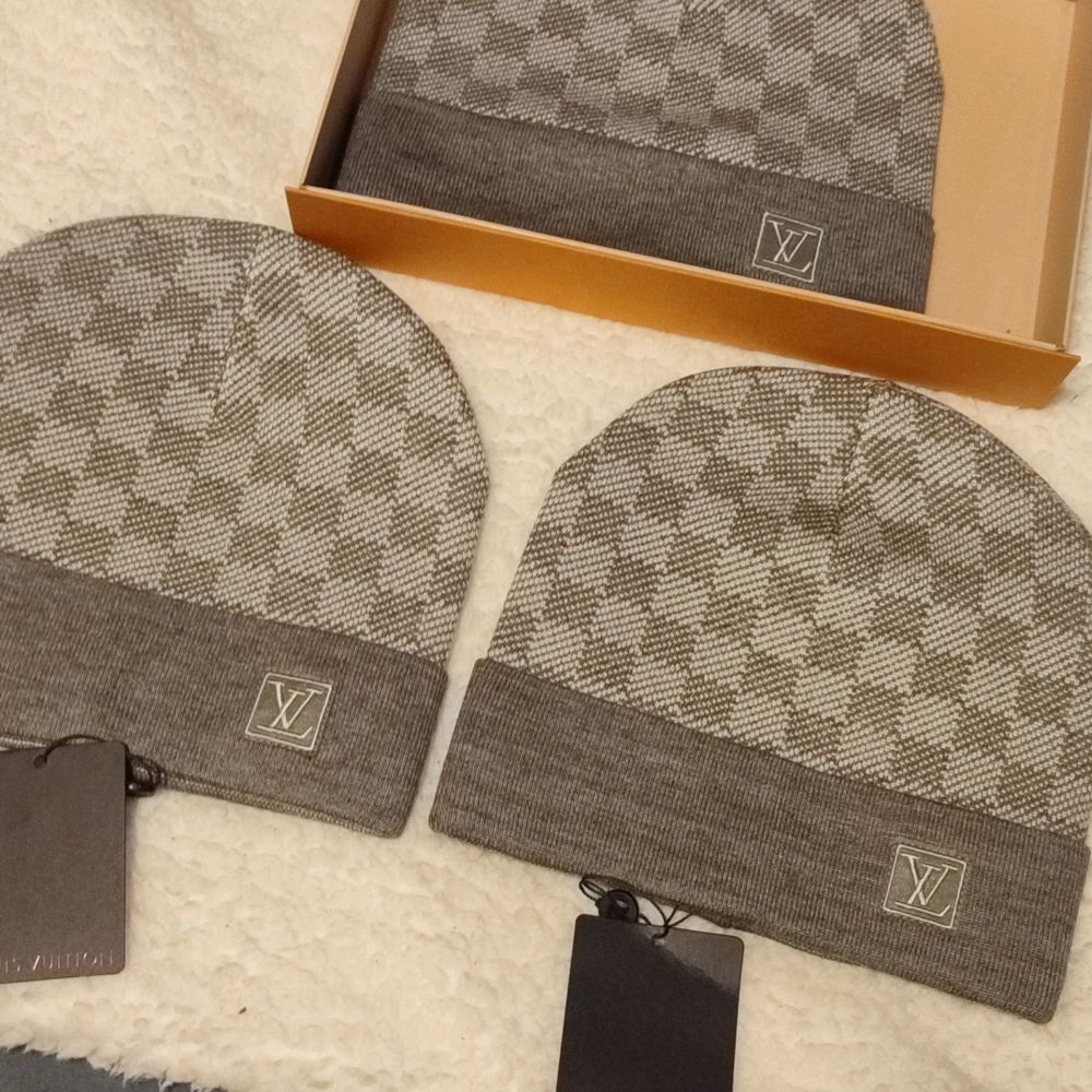 Grå Louis Vuitton mössa - Louis Vuitton | Plick Second Hand