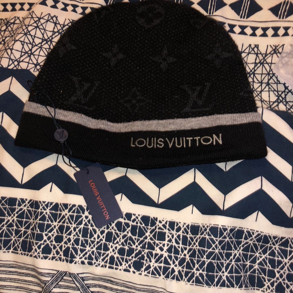 Louis Vuitton mössa svart | Plick Second Hand