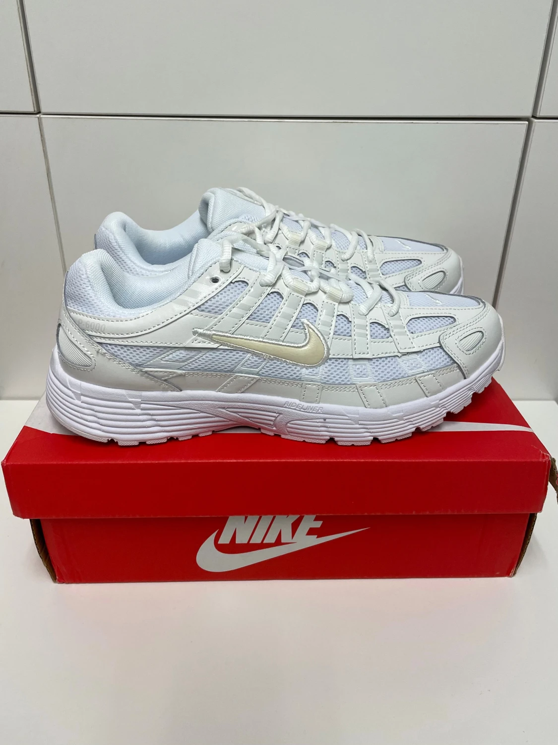 Vita Nike P6000 Skor | Skor