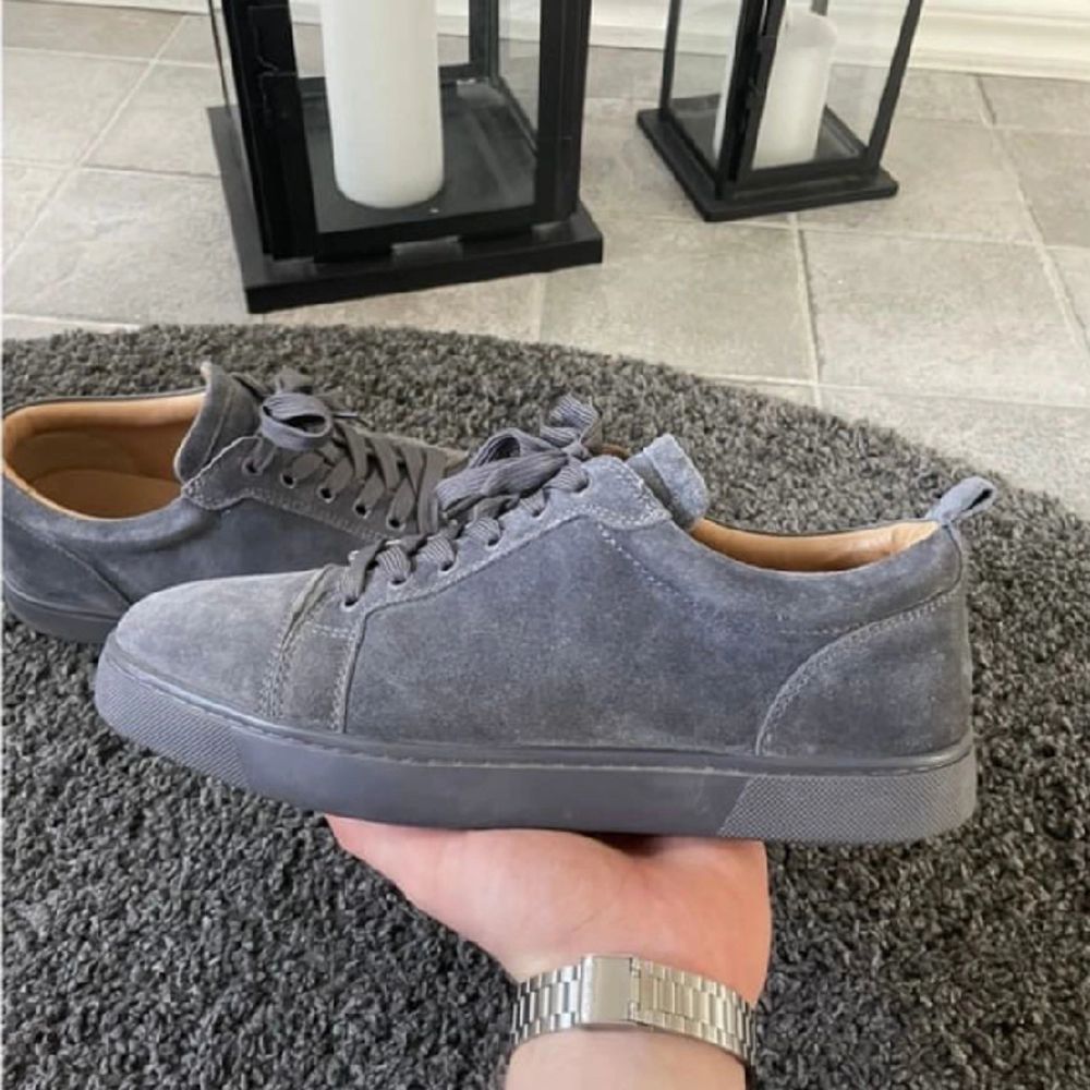 Grå Louboutin skor! - Christian Louboutin | Plick Second Hand