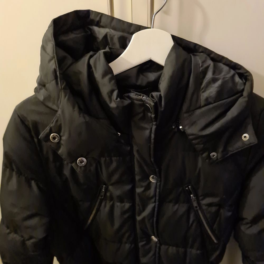 Svart vinterjacka med midjebälte strl S | Plick Second Hand