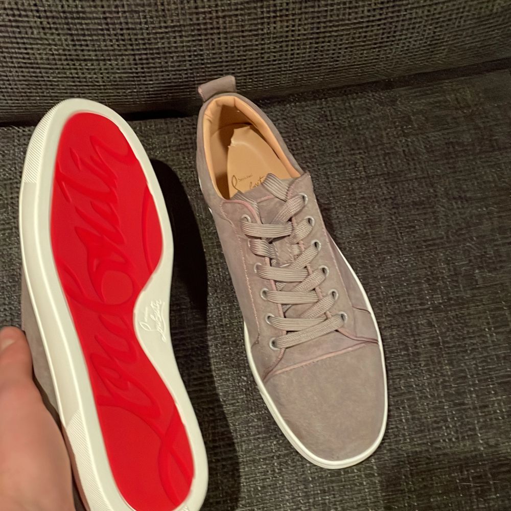 Grå Gråa/bruna loubs - Christian Louboutin | Plick Second Hand