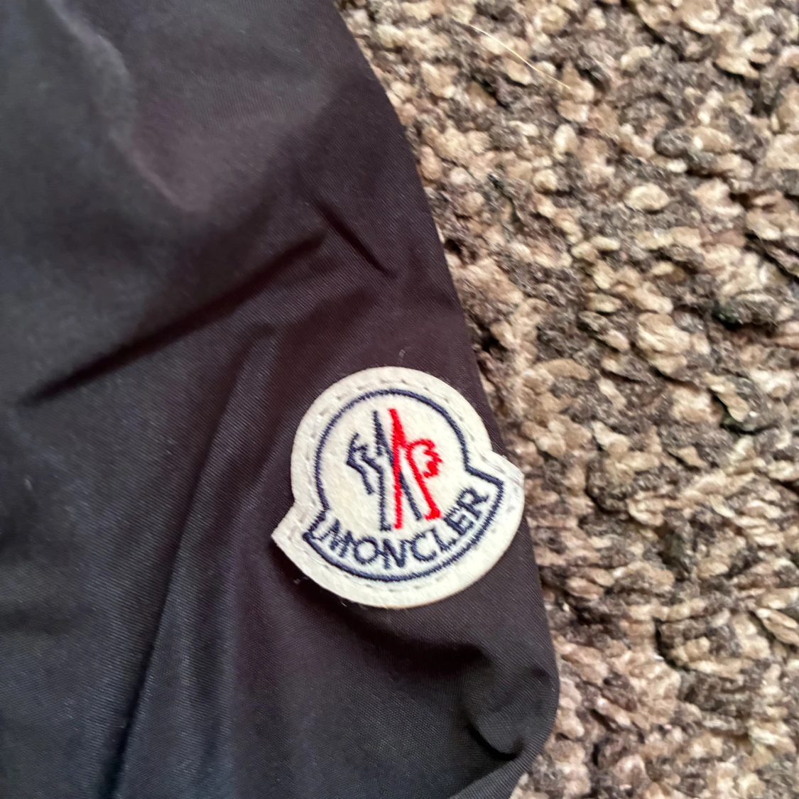 Svart Moncler Vindjacka Med Luva