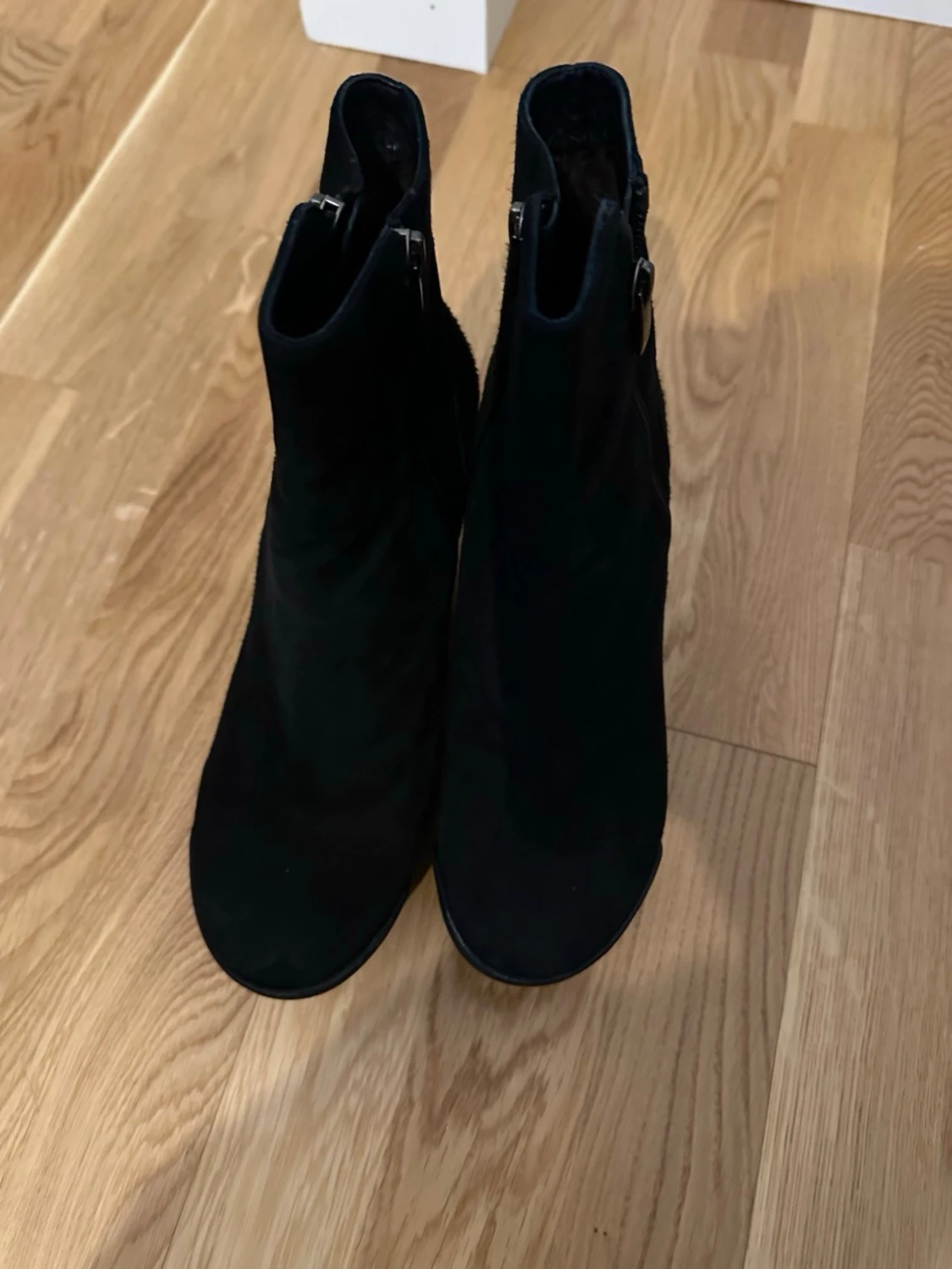 Svarta Kilklacksstövletter I Mocka