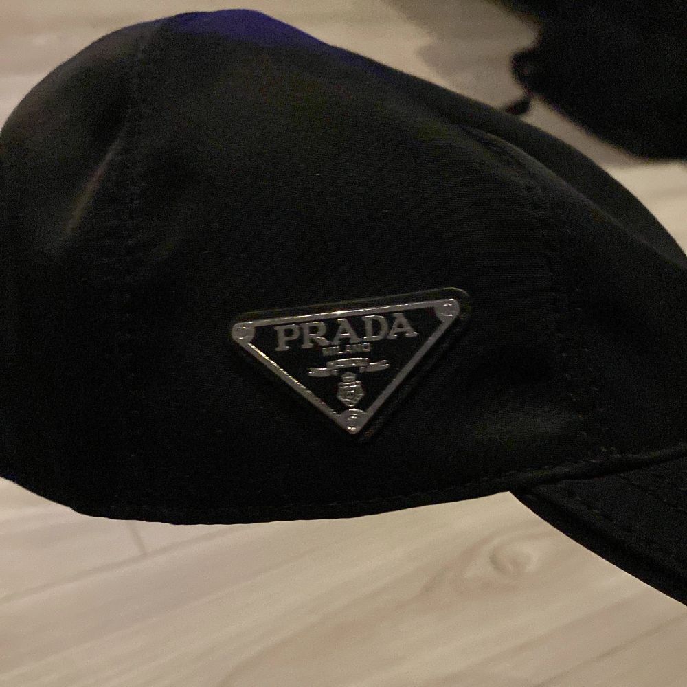 Svart Prada keps - Prada | Plick Second Hand