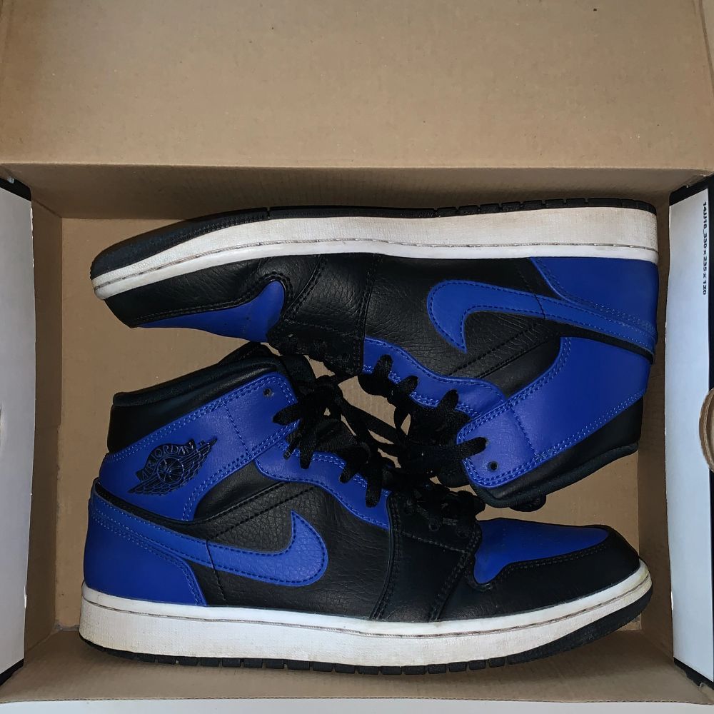 Marinblå Air Jordan 1 Mid Hyper Royal | Plick Second Hand