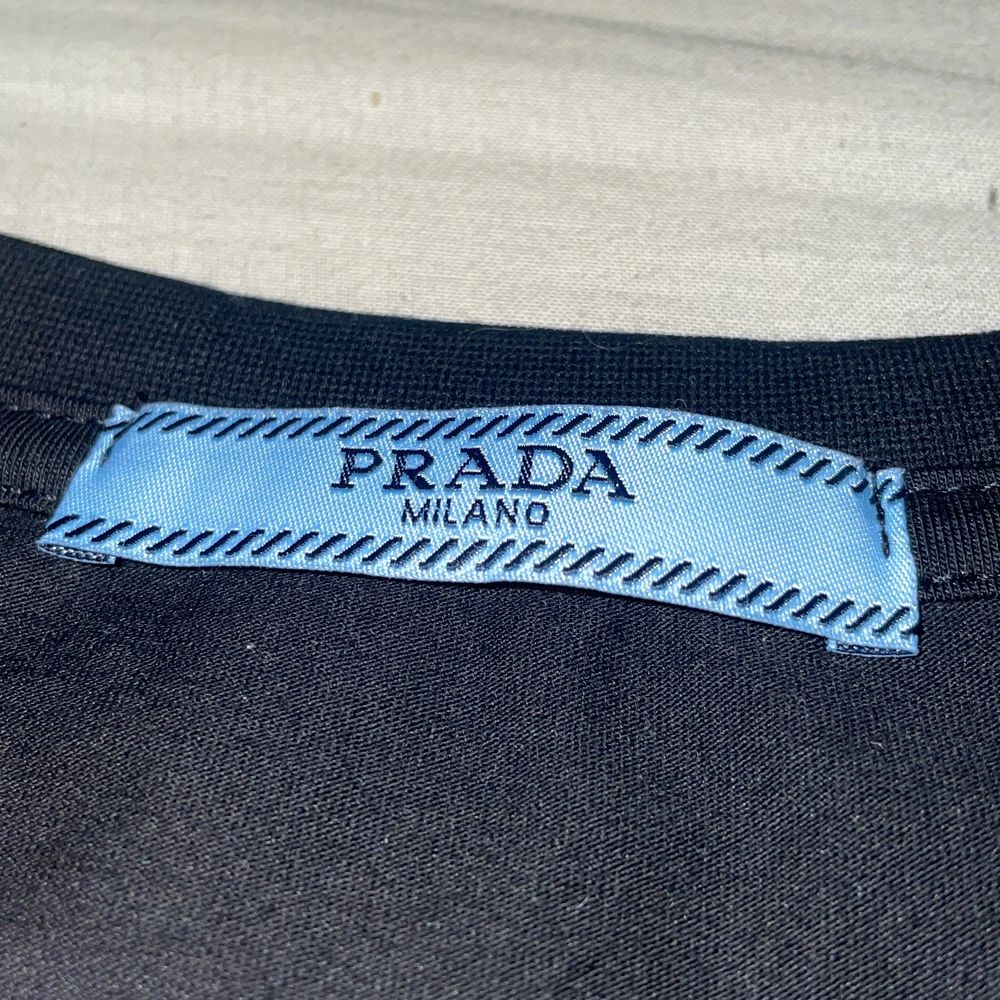 Prada T-shirt Xl - T-shirts | Plick Second Hand